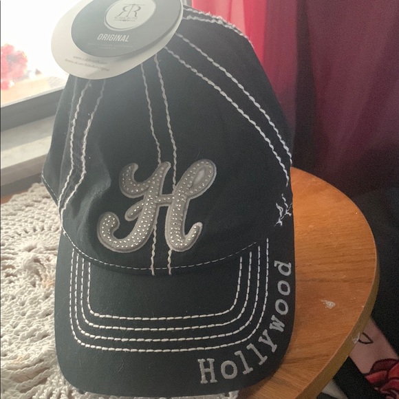 Robin Ruth | Accessories | Robin Ruth Black And White Cap | Poshmark